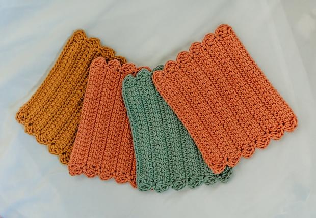 Linked Loops Dishcloth – Crochet Pattern for Beginners