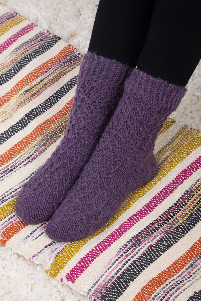 Royal Diamond Socks – Crochet Pattern for Stylish Socks