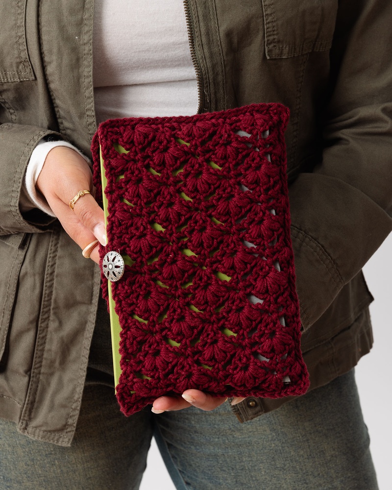 Fleur Book Sleeve – Beautiful Crochet Pattern for Book Lovers