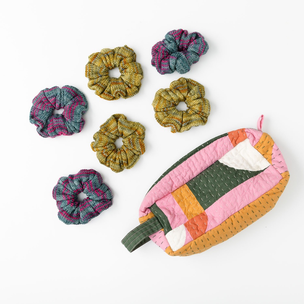Best Friend Scrunchies - Knit Free Knitting Pattern | KnitPicks.com
