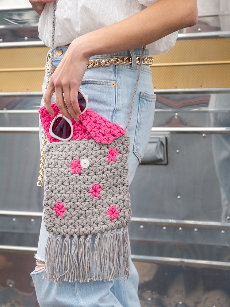 Peony Pocket Pouch - Chic Crochet Pattern