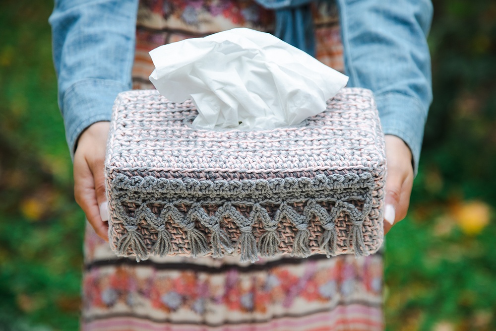 Cottage Cozy Tissue Topper - 54028D